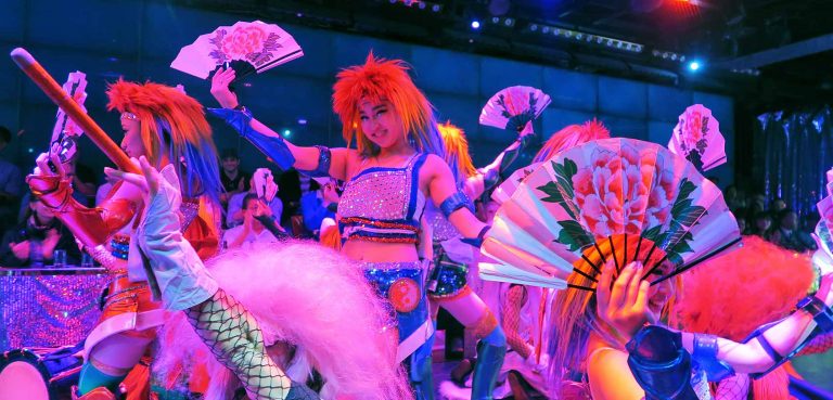 Robot Restaurant Tokyo: Tips & Guide to Japan's Crazy Show!