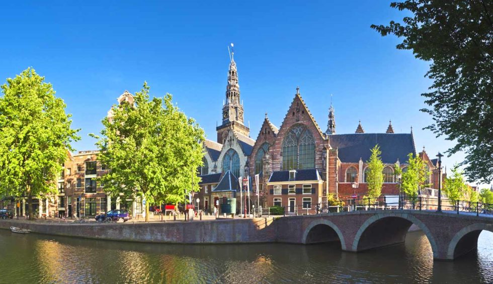Amsterdam Red Light District: What's It Like (Facts & Tips)