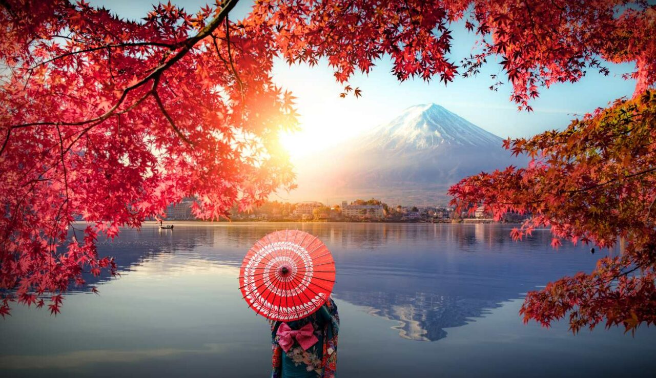 20 Best Spots for Autumn in Japan (Fall Foliage Viewing)
